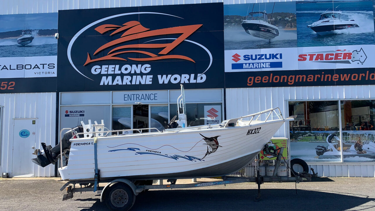 SOLD – Formosa 5.2 Centre Console | Geelong Marine World